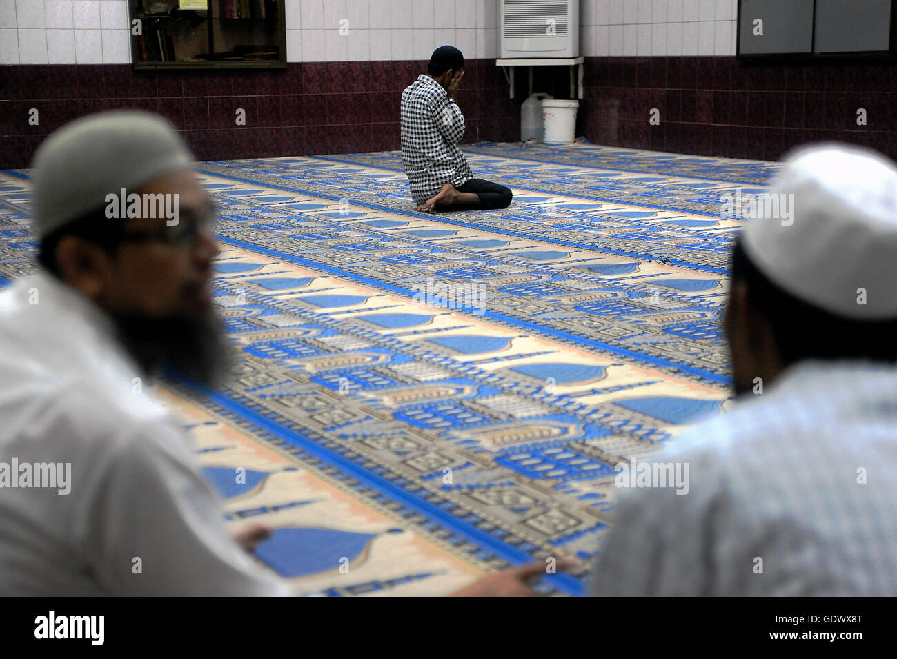 Men inside a mosque Stock Photo - Alamy