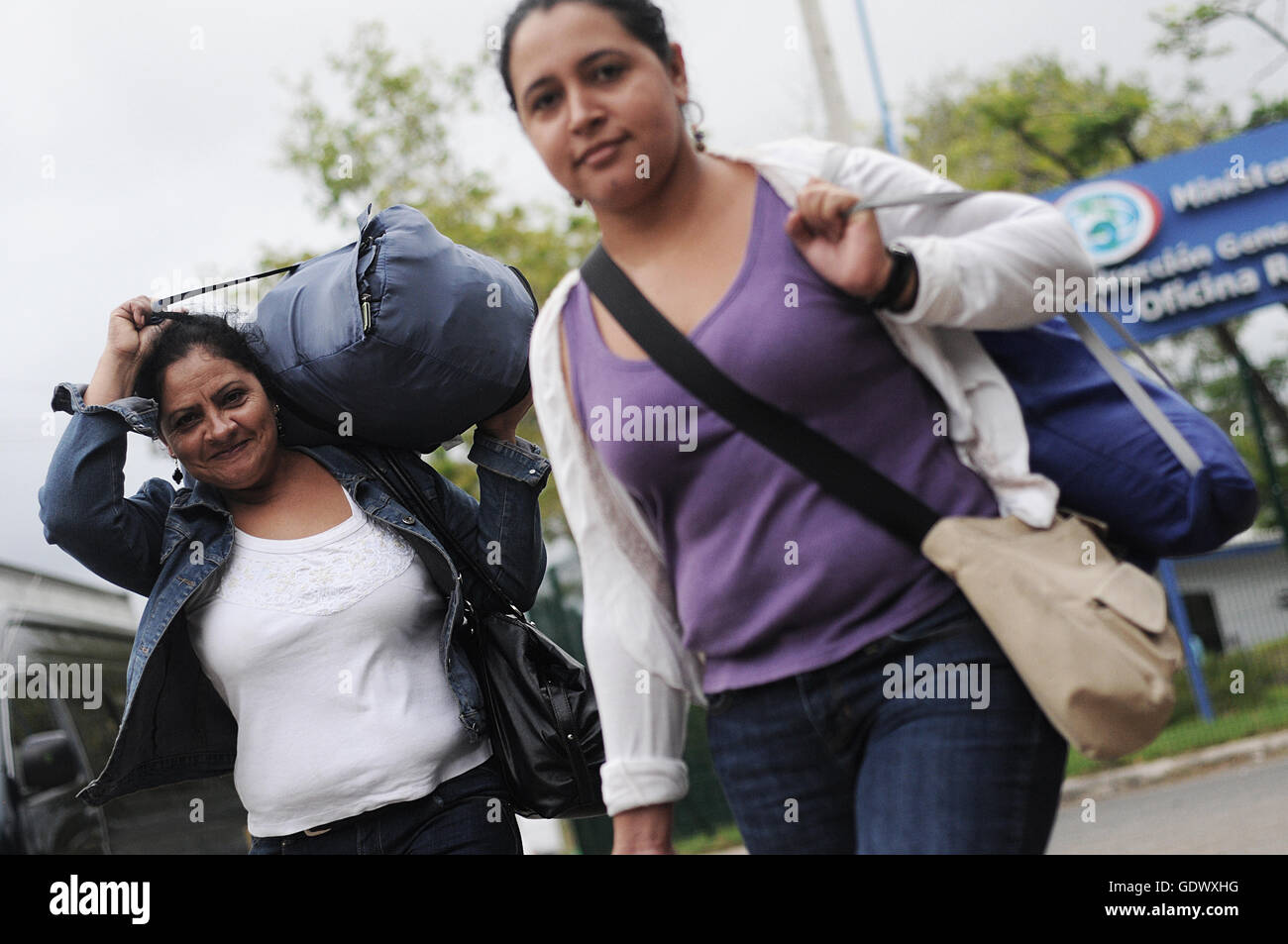 Nicaraguan workers in Costa Rica Stock Photo - Alamy