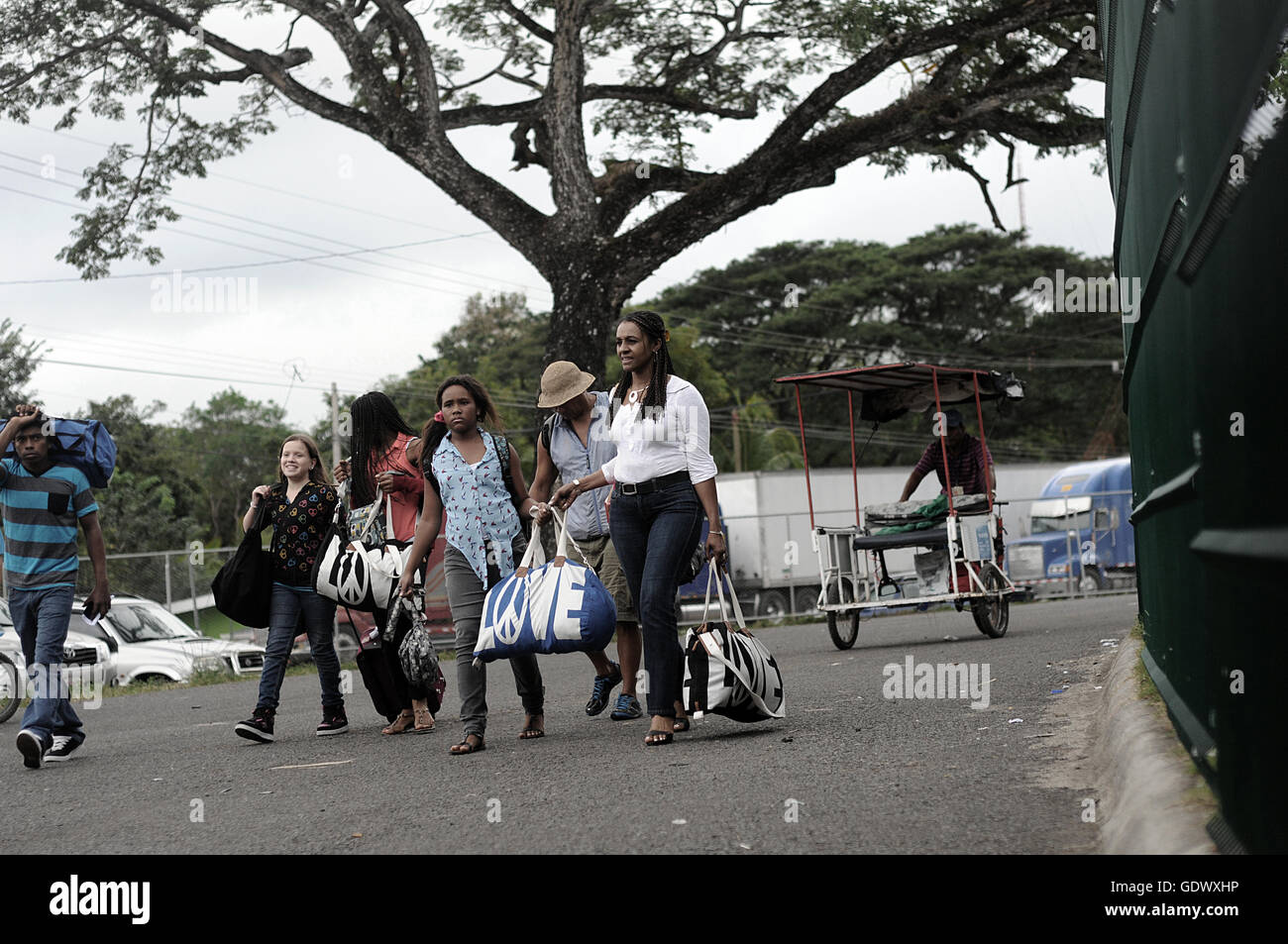 Nicaraguan workers in Costa Rica Stock Photo - Alamy