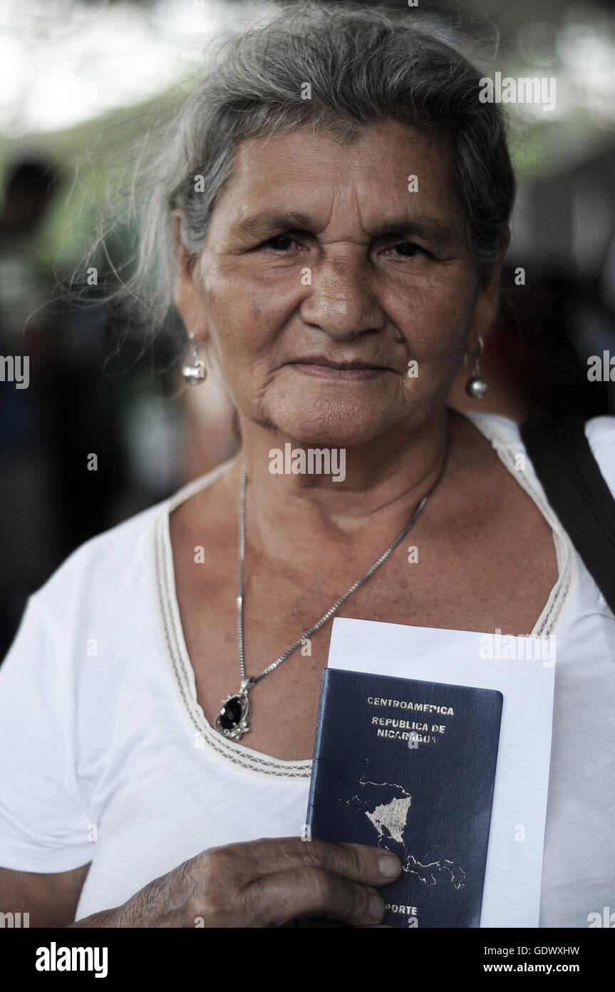 Nicaraguan workers in Costa Rica Stock Photo - Alamy