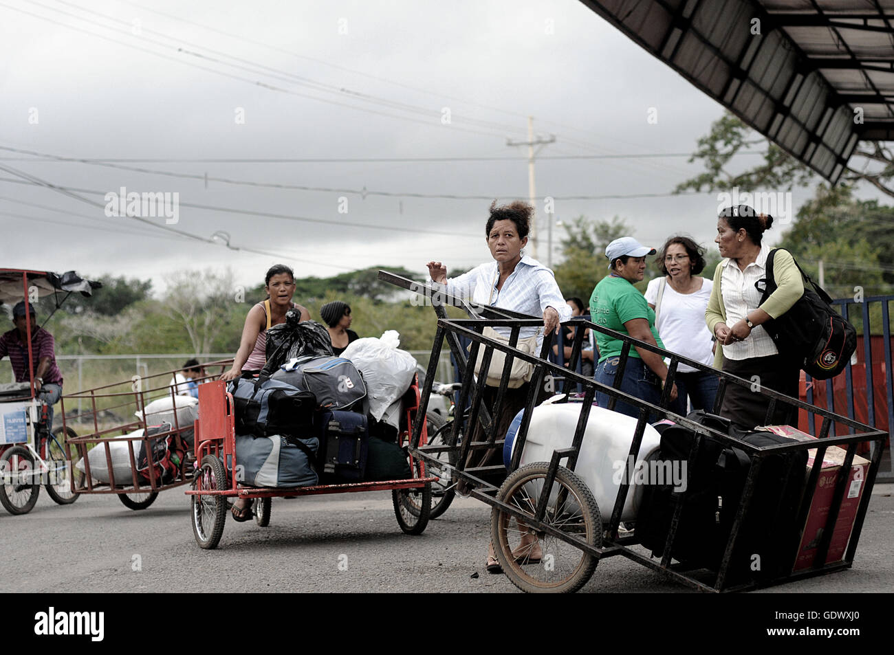 Nicaraguan workers in Costa Rica Stock Photo - Alamy