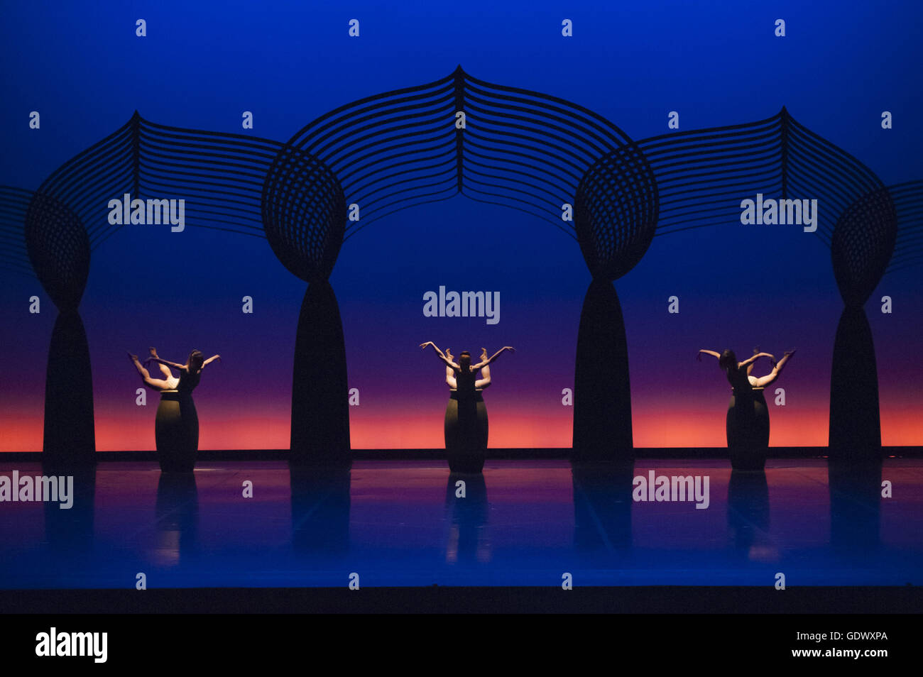 Preljocaj ballet hi-res stock photography and images - Alamy