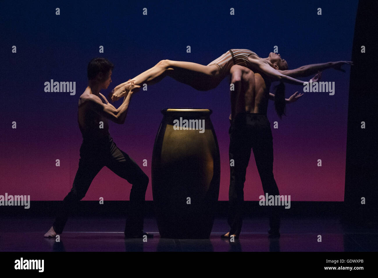 The Nights ballet by Angelin Preljocaj Stock Photo - Alamy