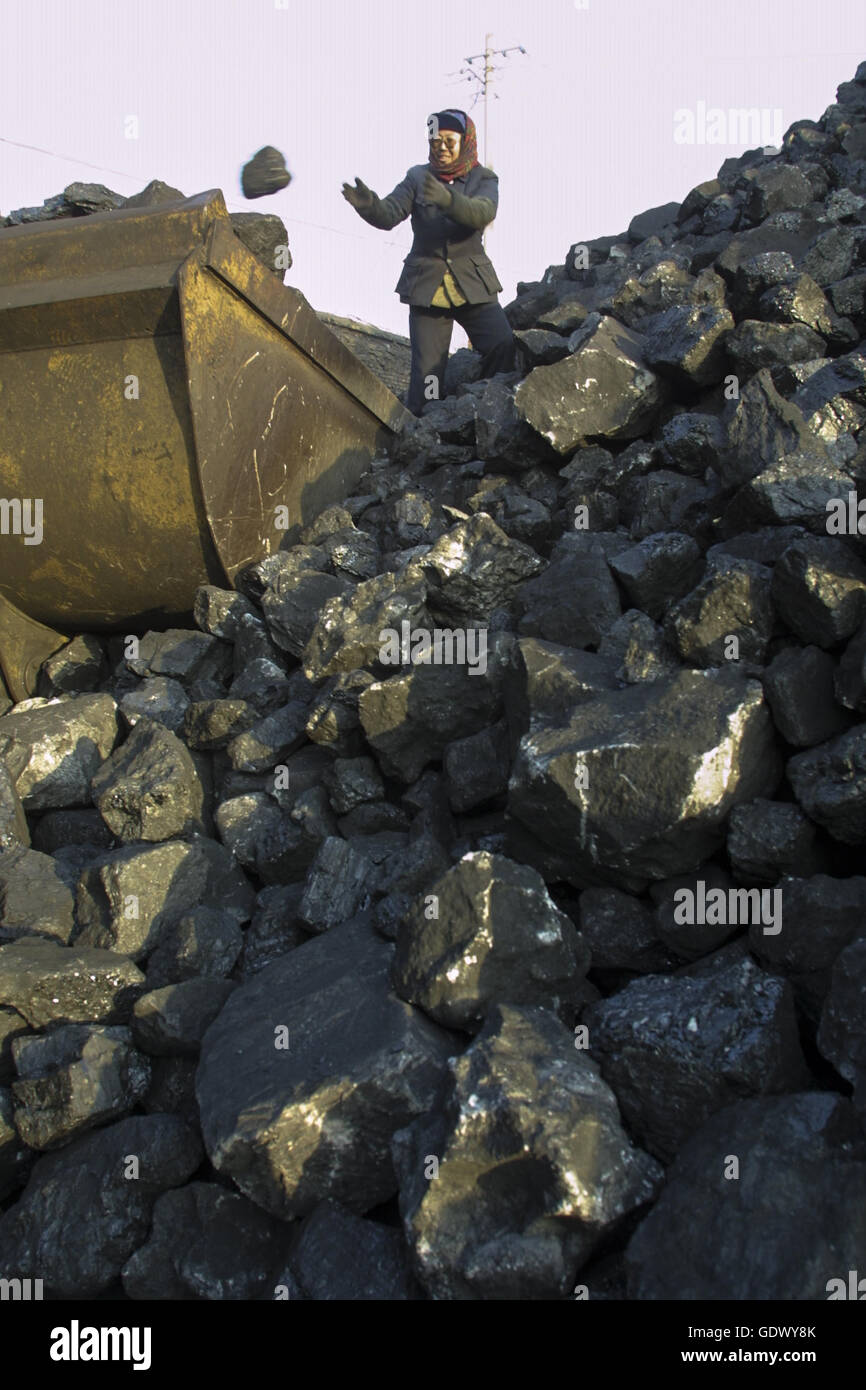 Coal bricks hi-res stock photography and images - Alamy