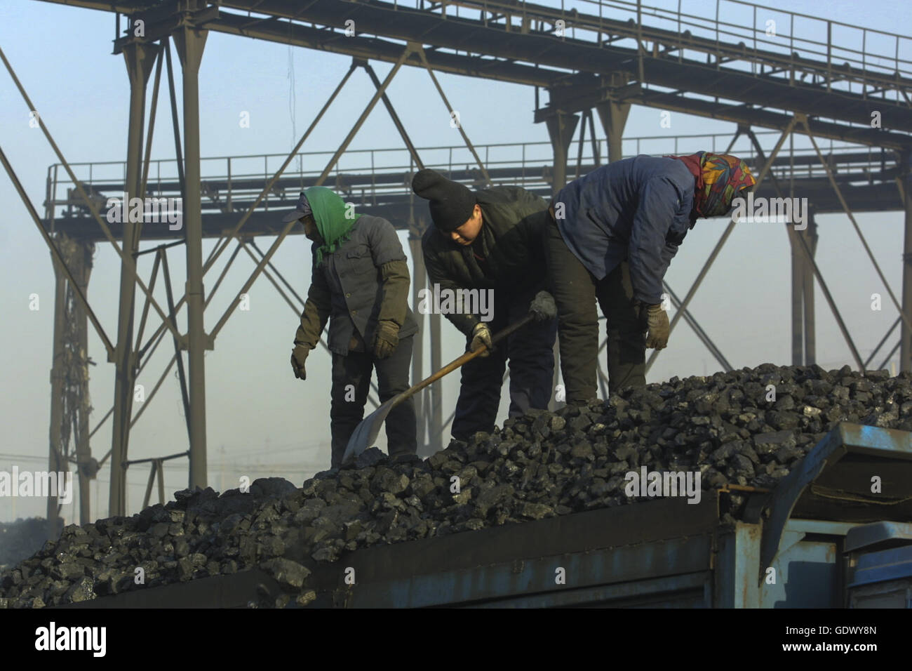 Coal bricks hi-res stock photography and images - Alamy