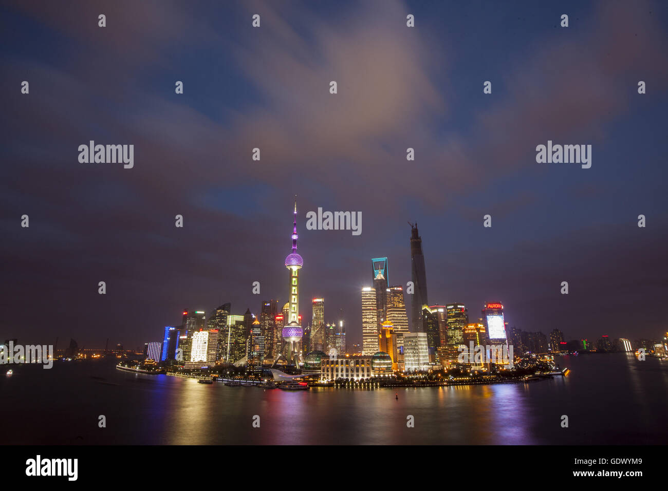 Peninsula hotel shanghai hi-res stock photography and images - Alamy
