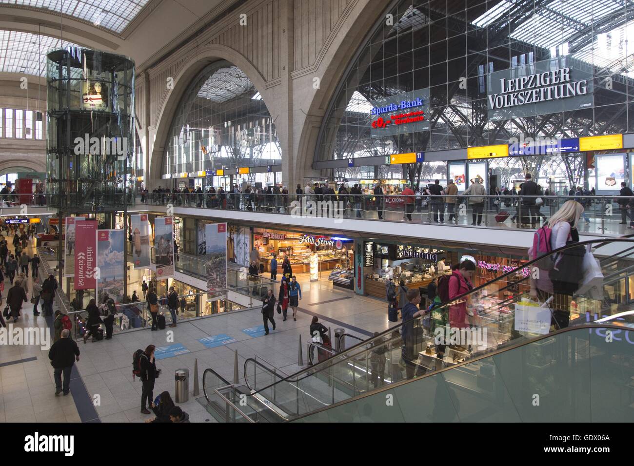 Interior view of leipzig train station hi-res stock photography and ...