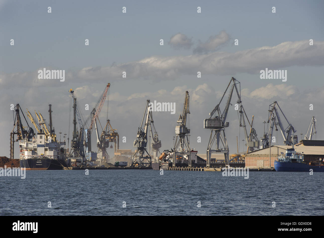 The port of the city of Thessaloniki on the Thermaic Gulf Stock Photo ...