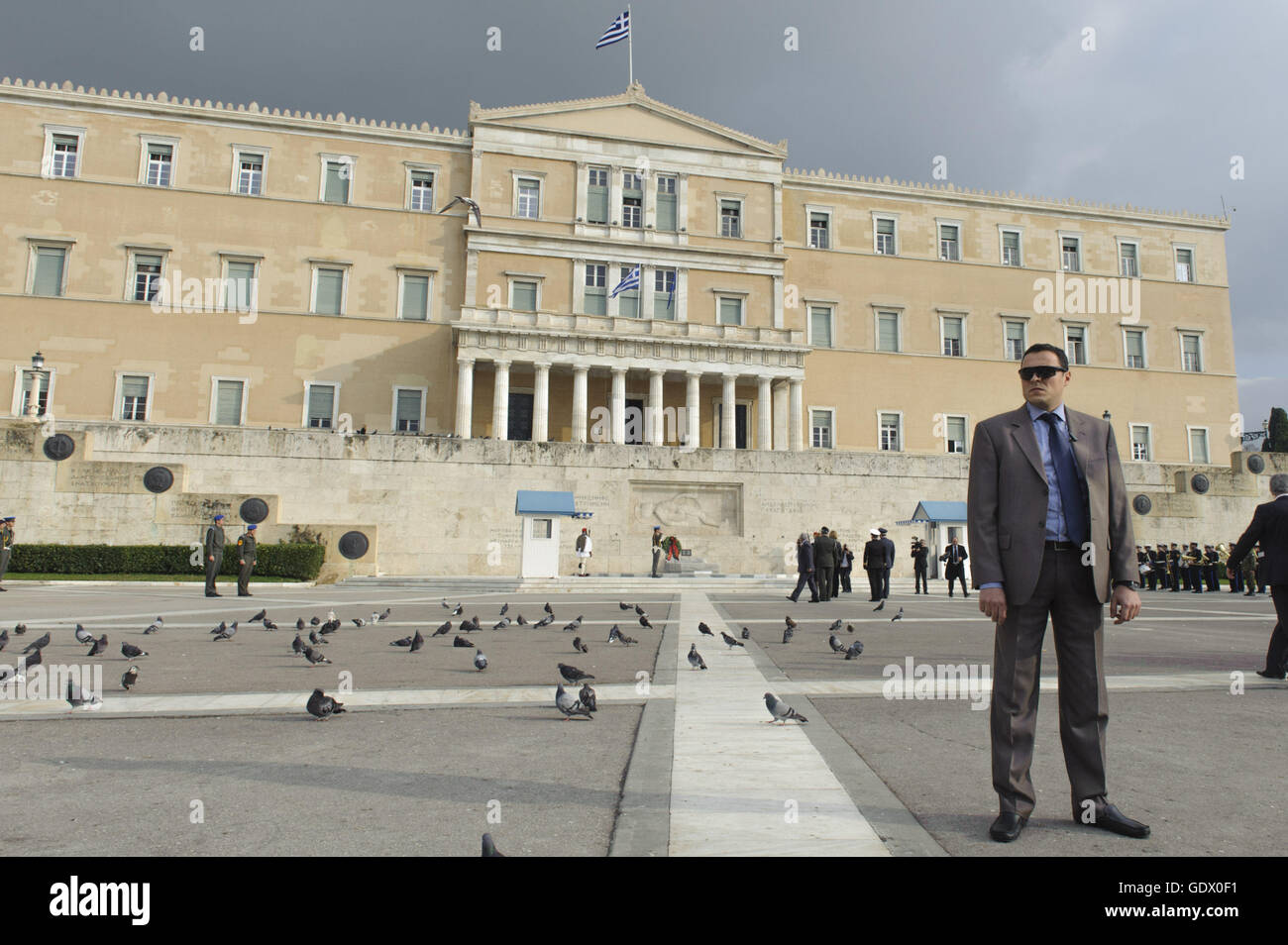Laying of a wreath on the tomb of the unknown hi-res stock photography ...