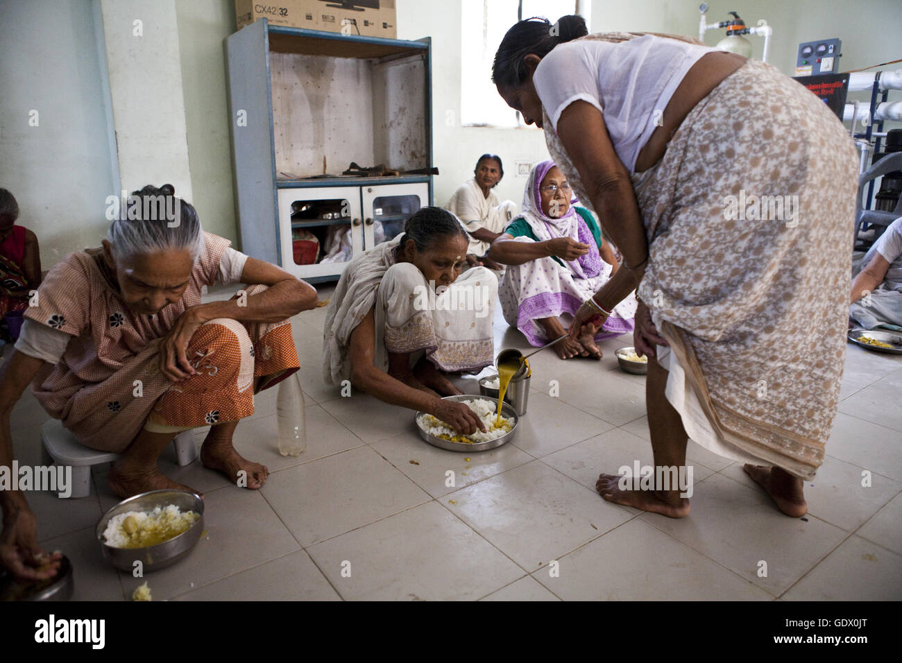 Indian widows having lunch Stock Photo - Alamy