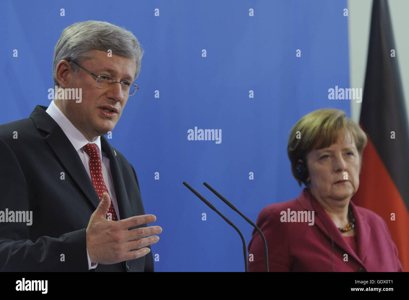 Angela merkel stephen harper hi-res stock photography and images - Alamy