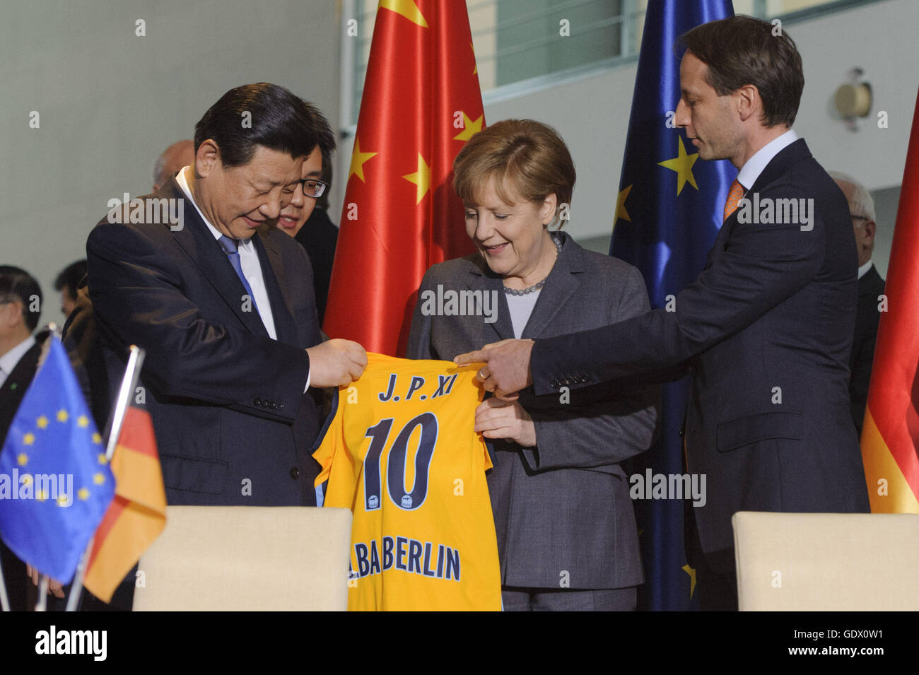 Angela merkel hands hi-res stock photography and images - Alamy