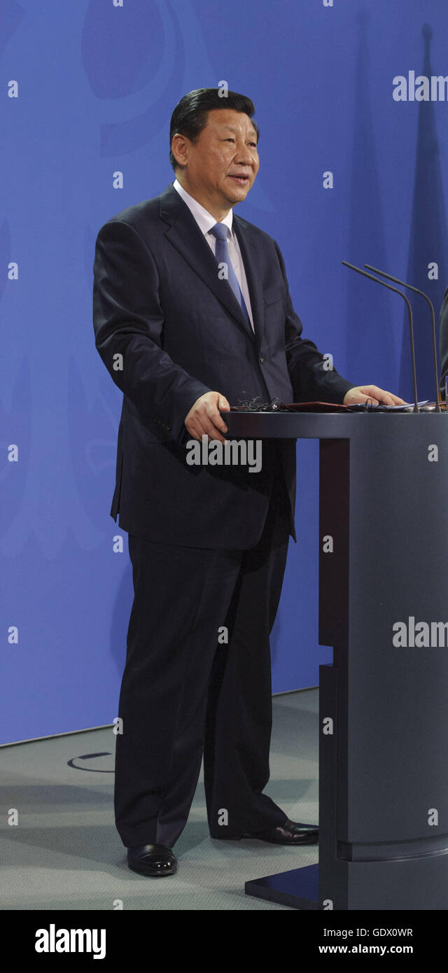 Chinese president xi jinping portrait hi-res stock photography and ...