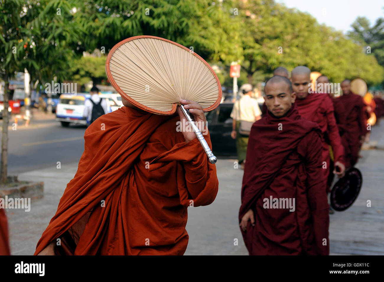 Monks fan hi-res stock photography and images - Alamy