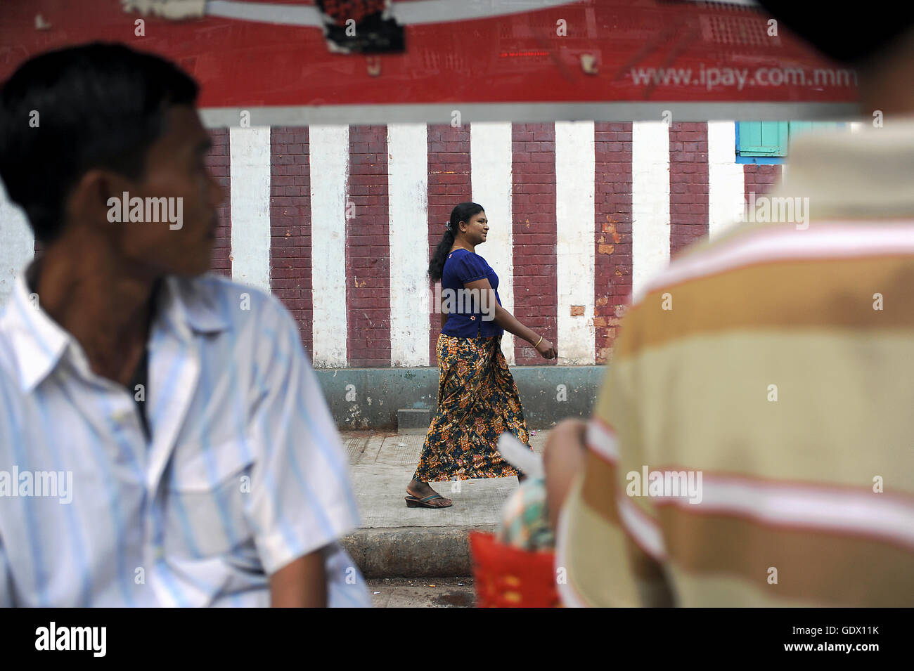 Bus stop in Rangoon Stock Photo - Alamy