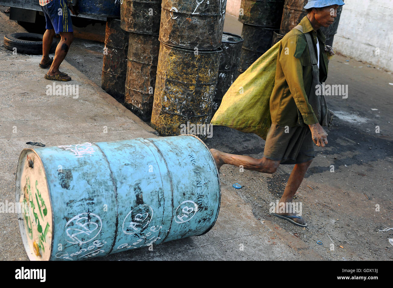 Unload empty barrels hi-res stock photography and images - Alamy
