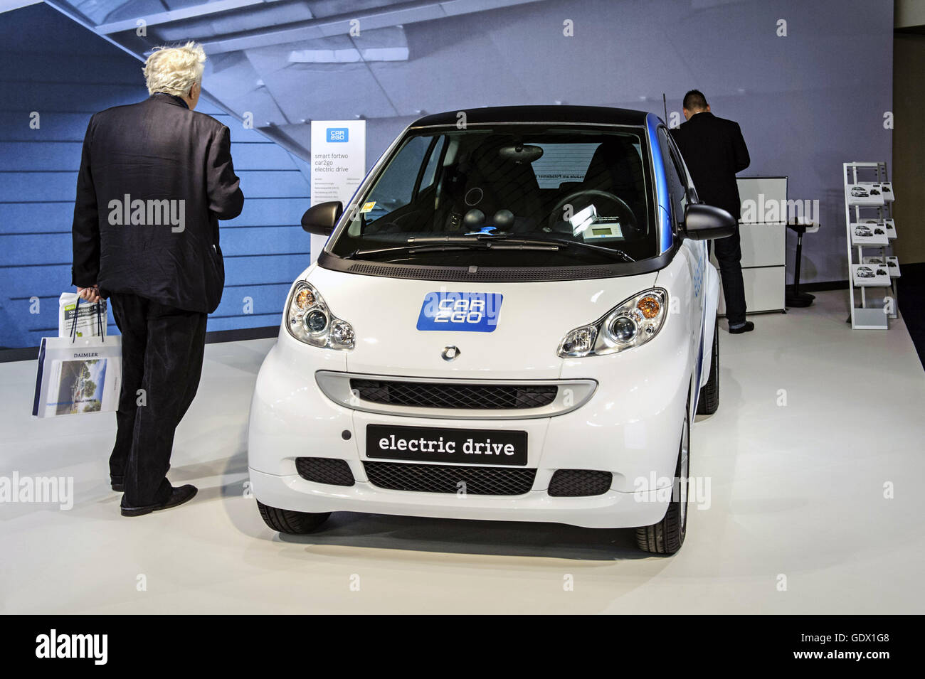 Electric car economy hi-res stock photography and images - Alamy