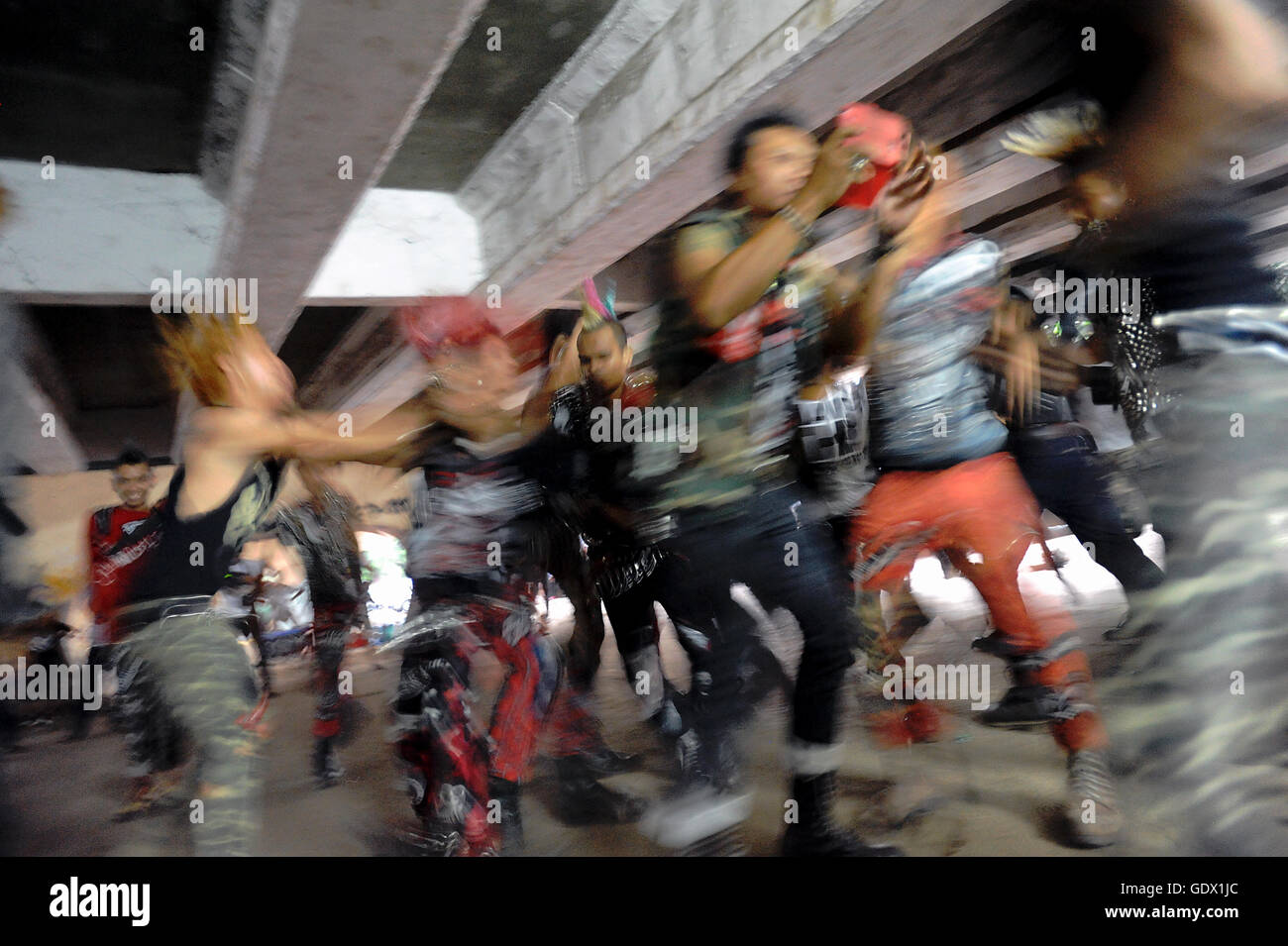 1970s punk rock scene hi-res stock photography and images - Alamy