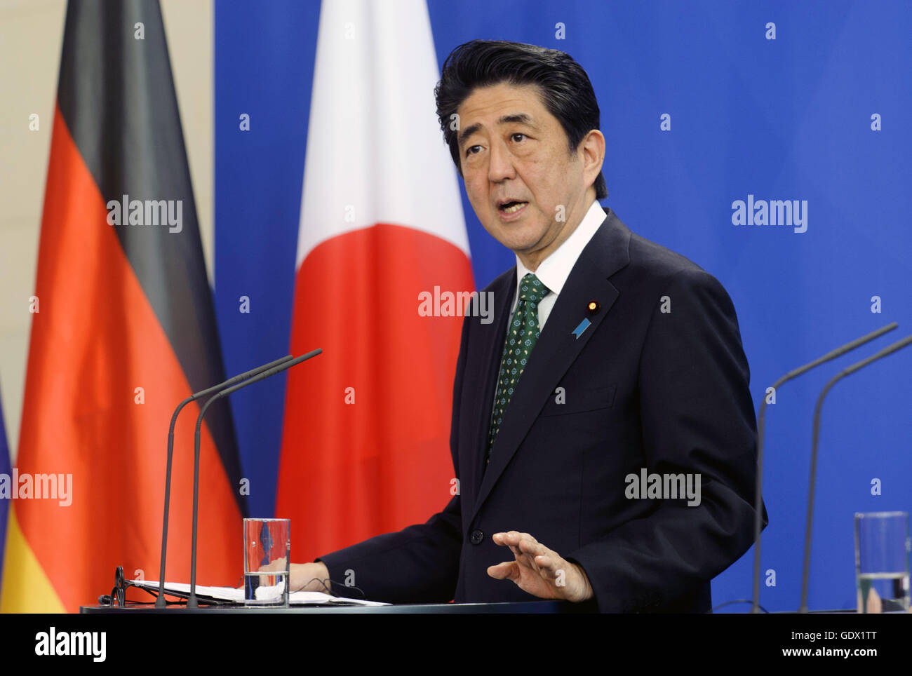 Prime minister shinzo abe hi-res stock photography and images - Alamy