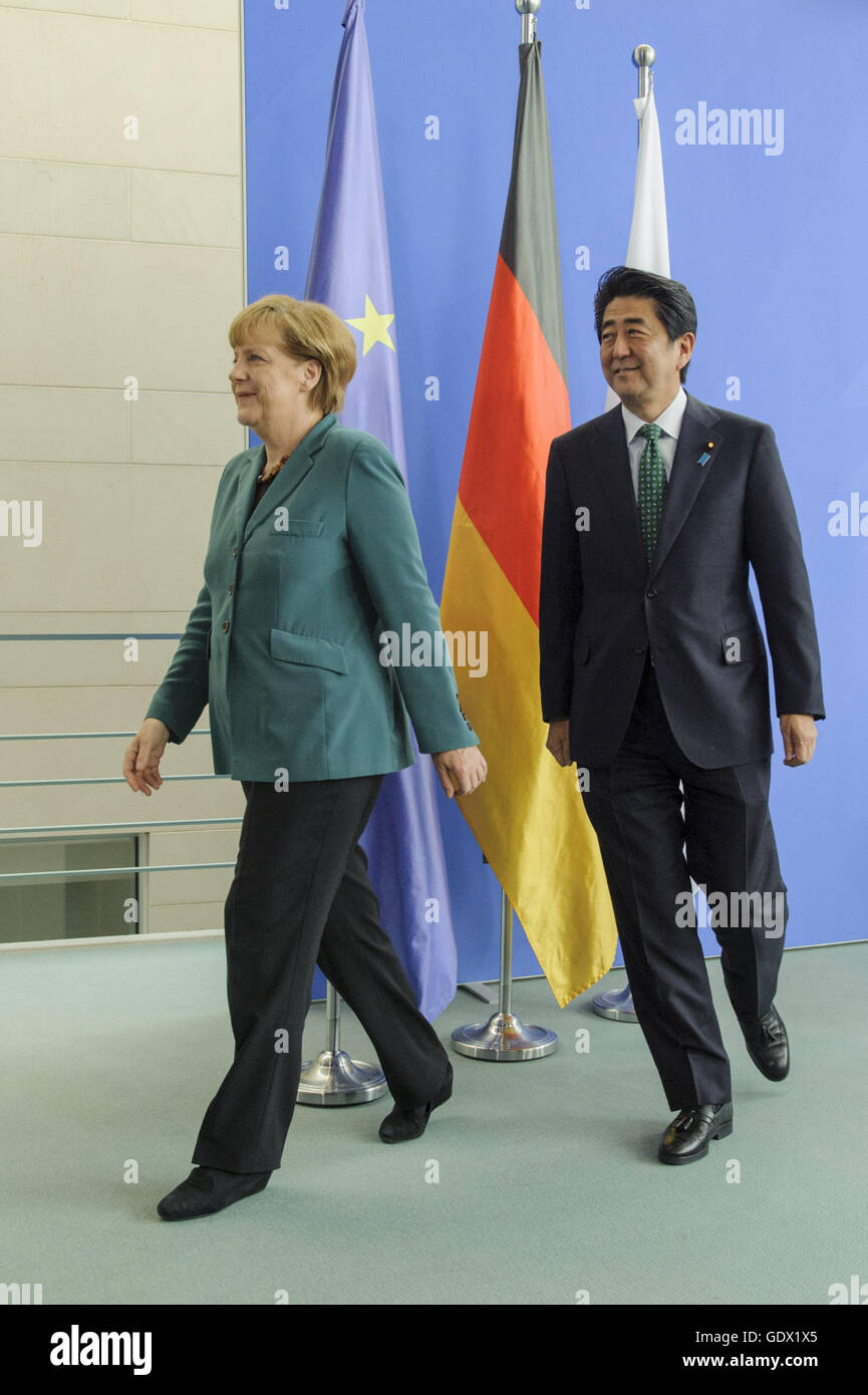 Japanese Prime Minister Shinzo Abe and German Chancellor Angela Merkel ...