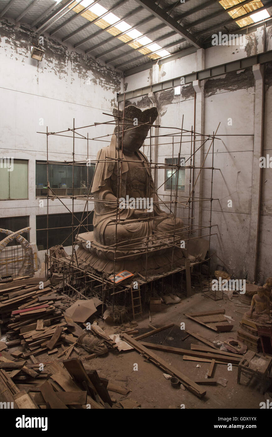 Factory statues hi-res stock photography and images - Alamy