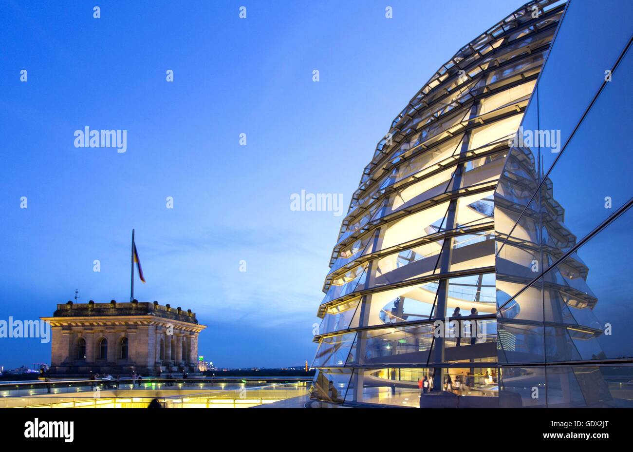Large glass dome of the reichstag building in berlin hi-res stock ...
