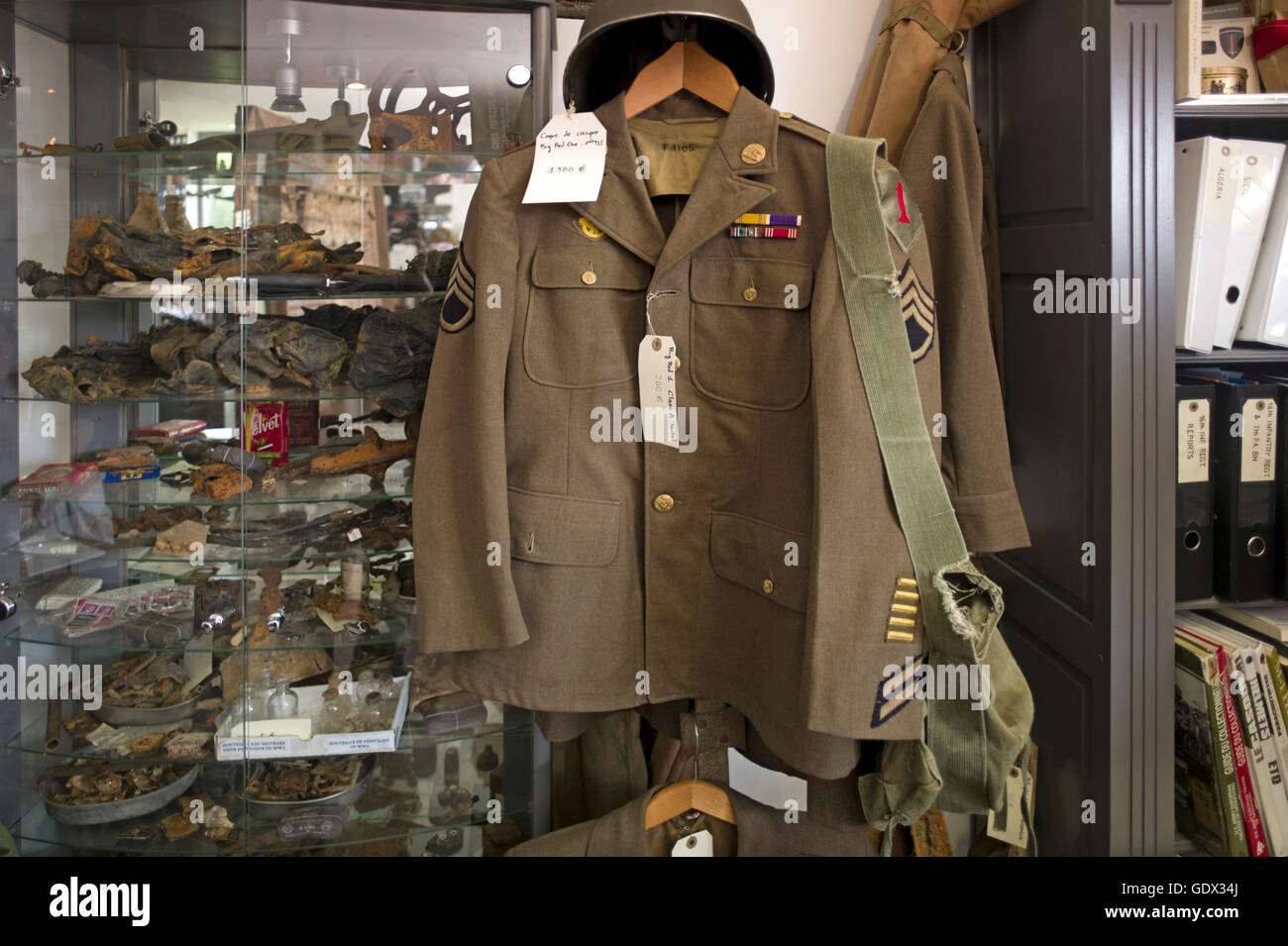 Uniform red army uniform hi-res stock photography and images - Alamy