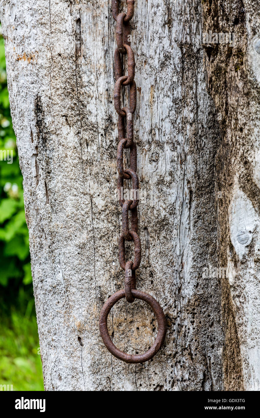 Old rustic chains hi-res stock photography and images - Alamy
