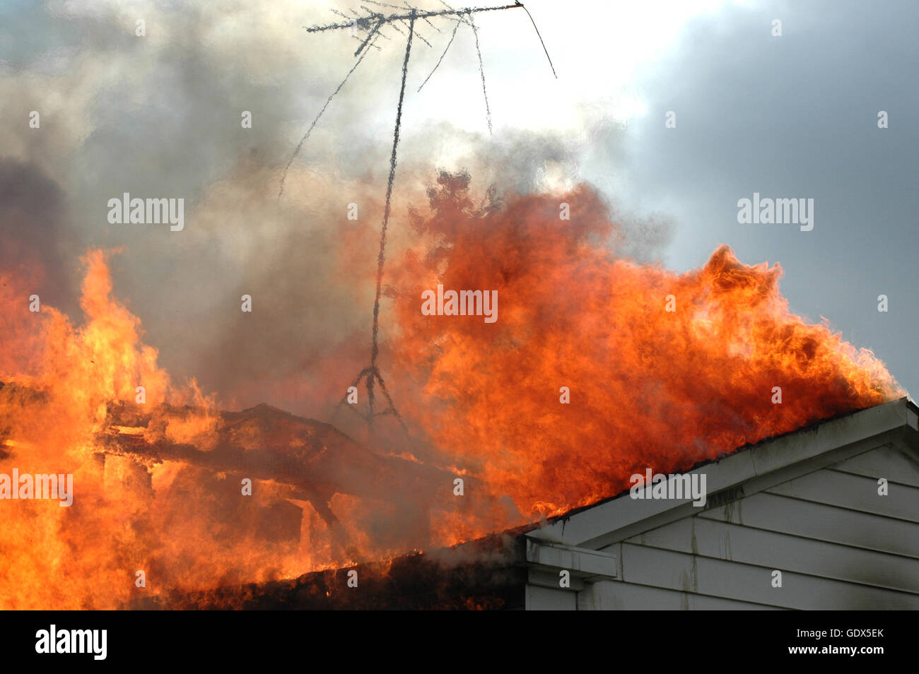 A house on fire hi-res stock photography and images - Alamy