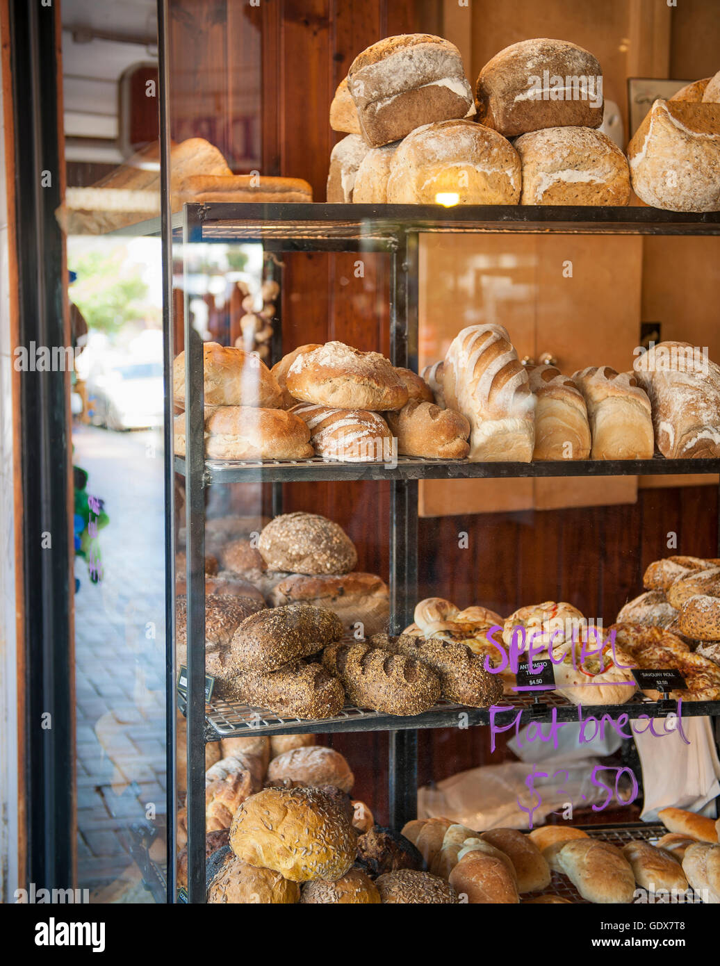 Bakery window bread display hi-res stock photography and images - Alamy