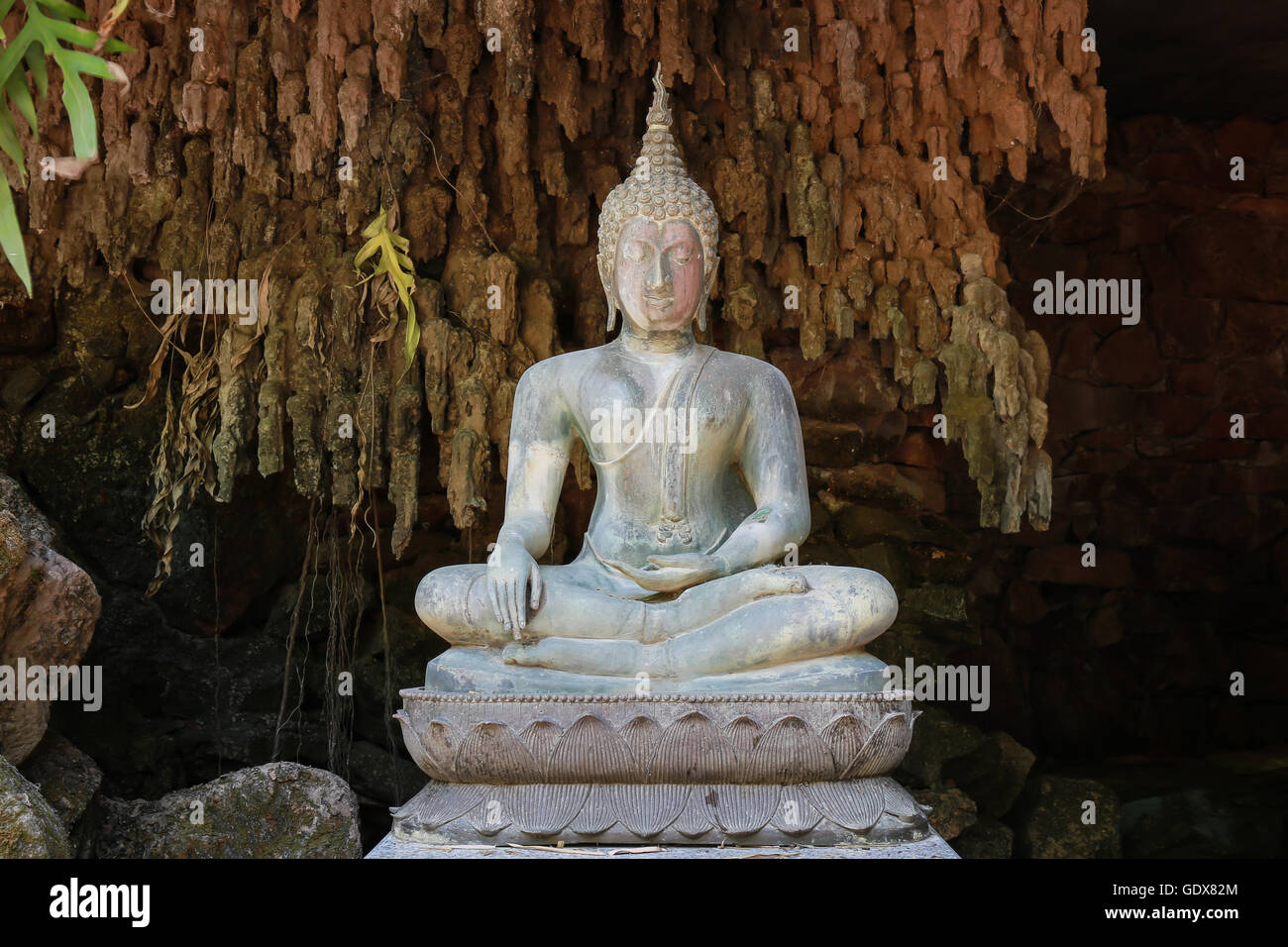 Old buddha hi-res stock photography and images - Alamy