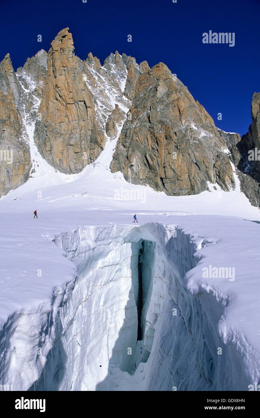 geography / travel, France, Alpinist crossing crevasses on the Geant ...