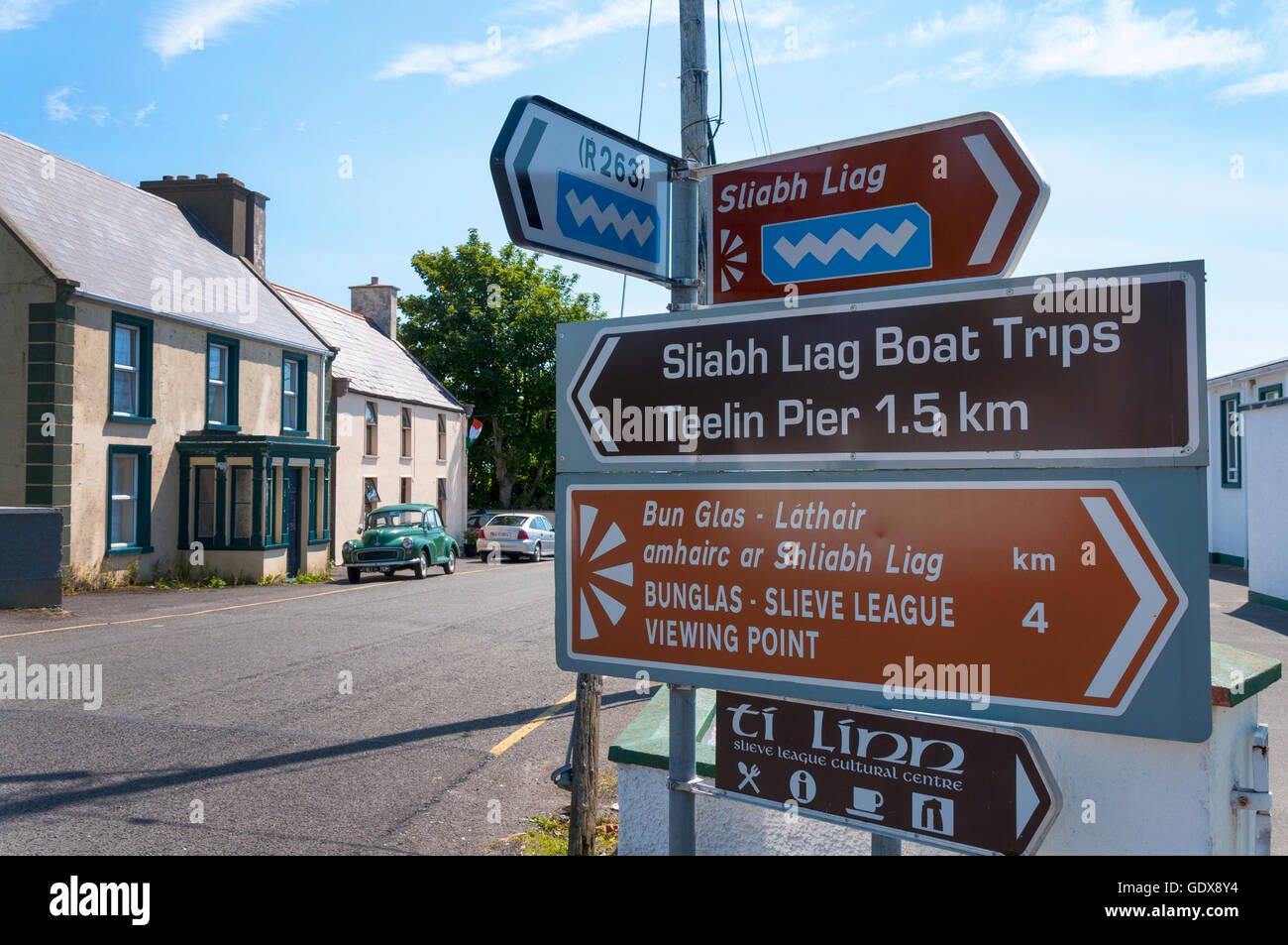 Wild atlantic way road signs hi-res stock photography and images - Alamy