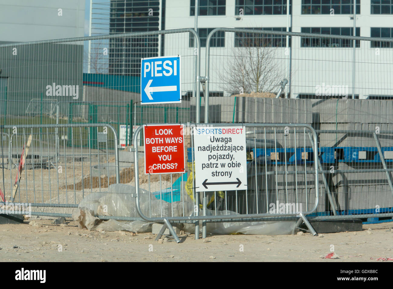 Polish workers england hi-res stock photography and images - Alamy