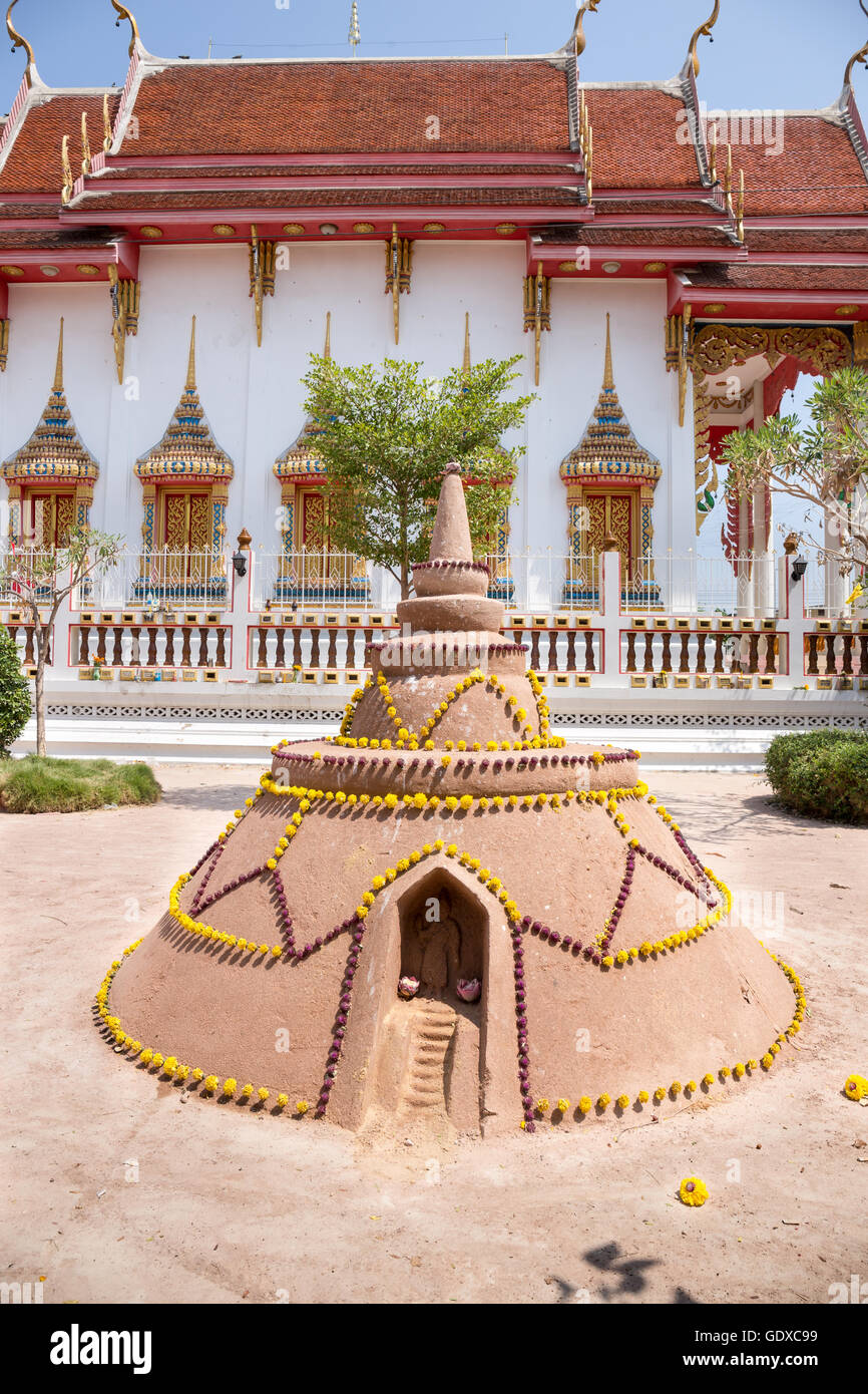 Songkran festival temple hi-res stock photography and images - Alamy