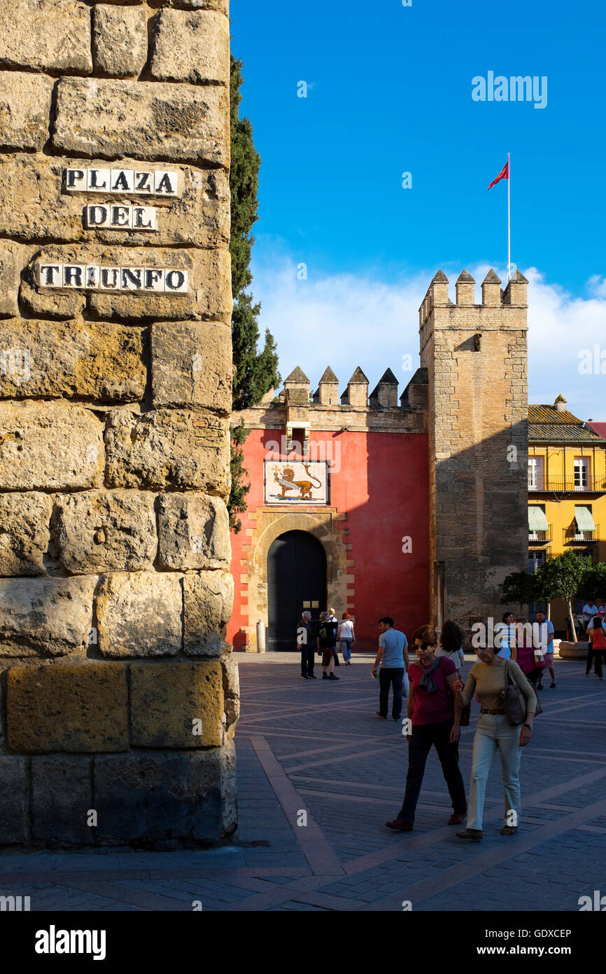 Puerta real plaza hi-res stock photography and images - Alamy