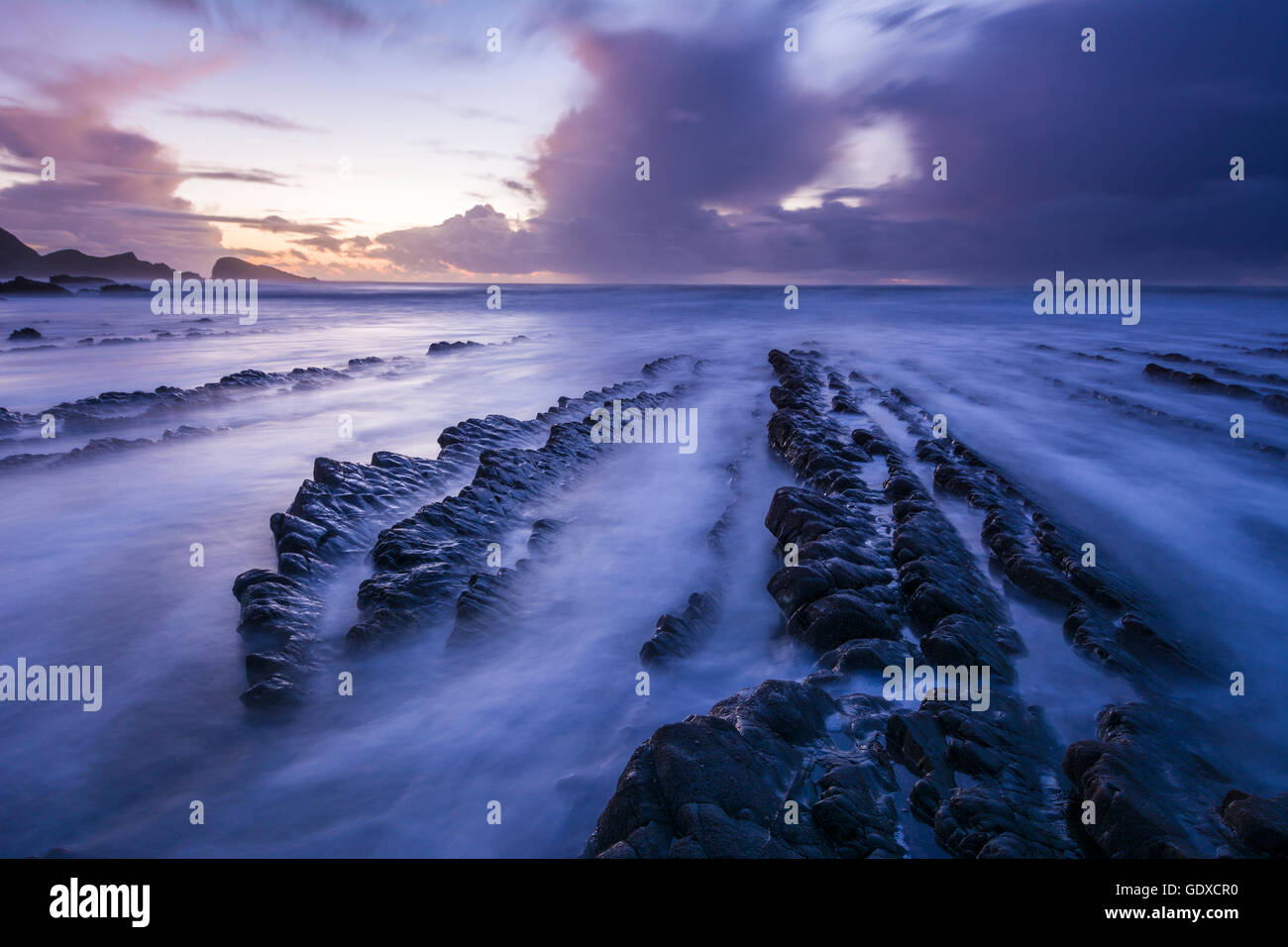 Incoming tidal hi-res stock photography and images - Alamy