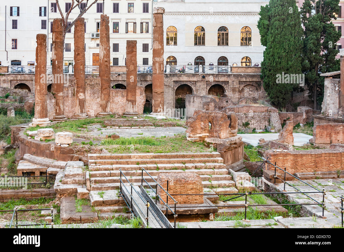 Roman sacred monument hi-res stock photography and images - Alamy