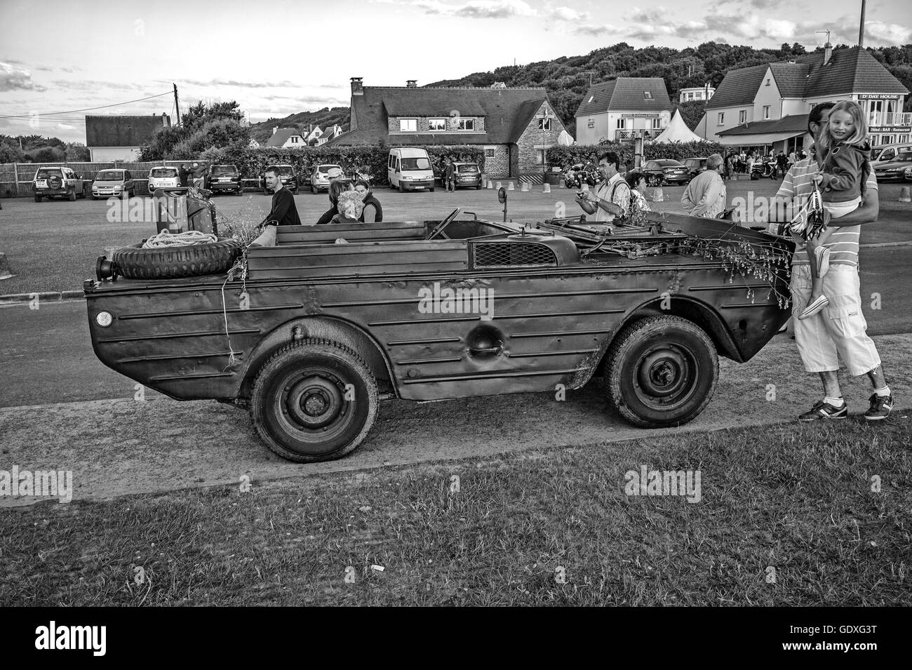 Amphibious world war ii vehicle Black and White Stock Photos & Images ...