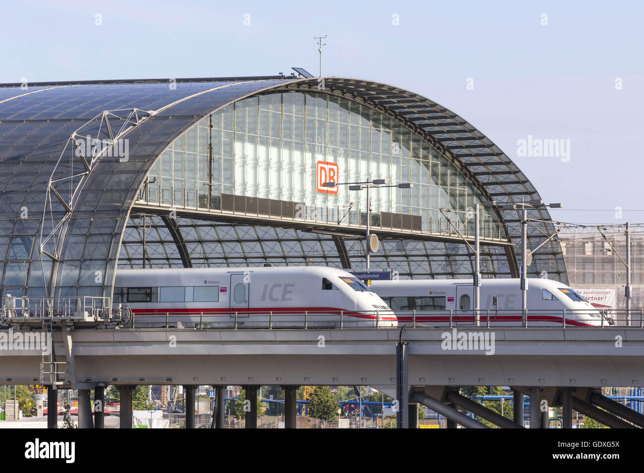Berlin train station hi-res stock photography and images - Alamy