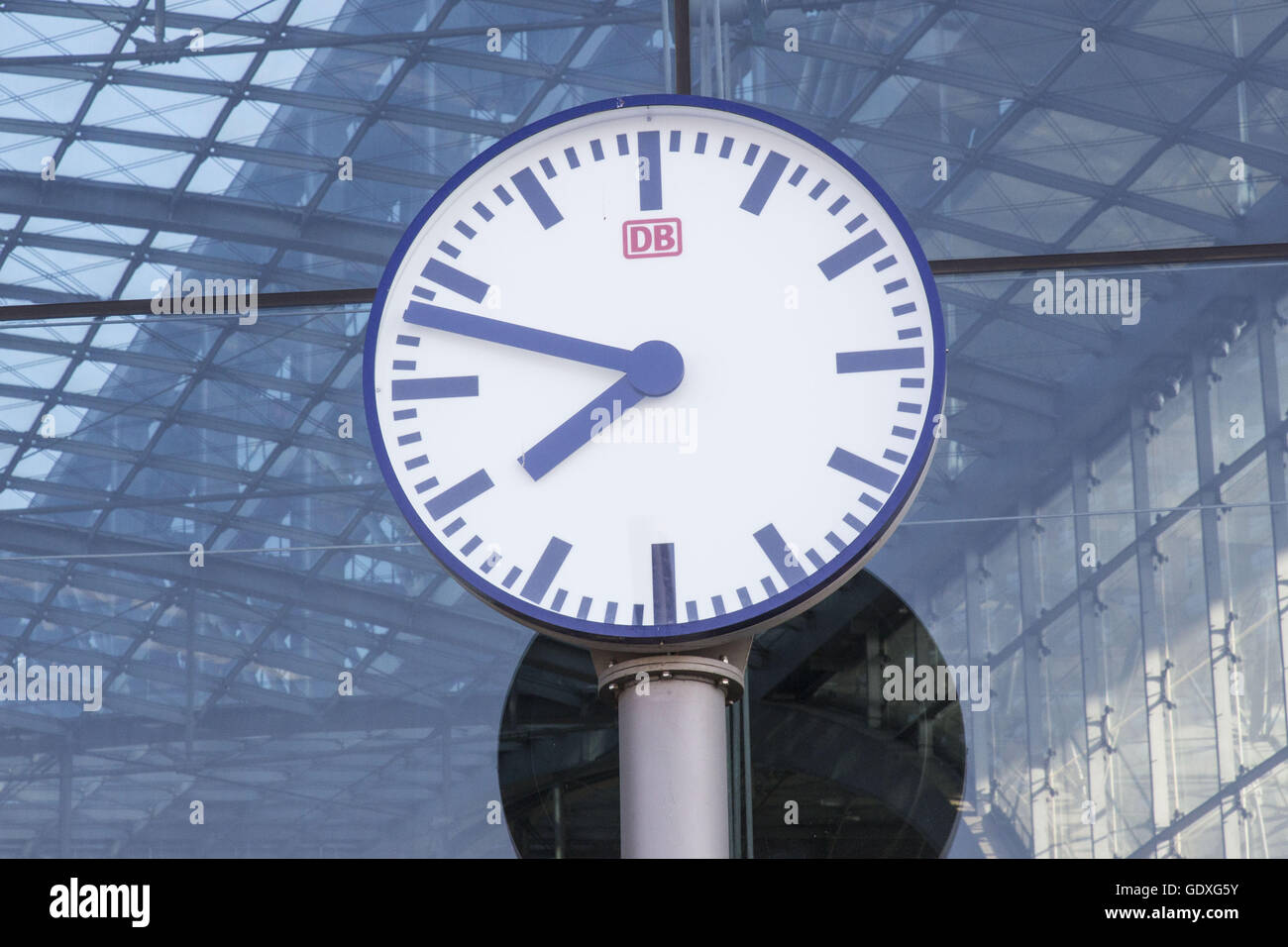 Deutsche Bahn Railway Station Clock Stock Photos & Deutsche Bahn ...
