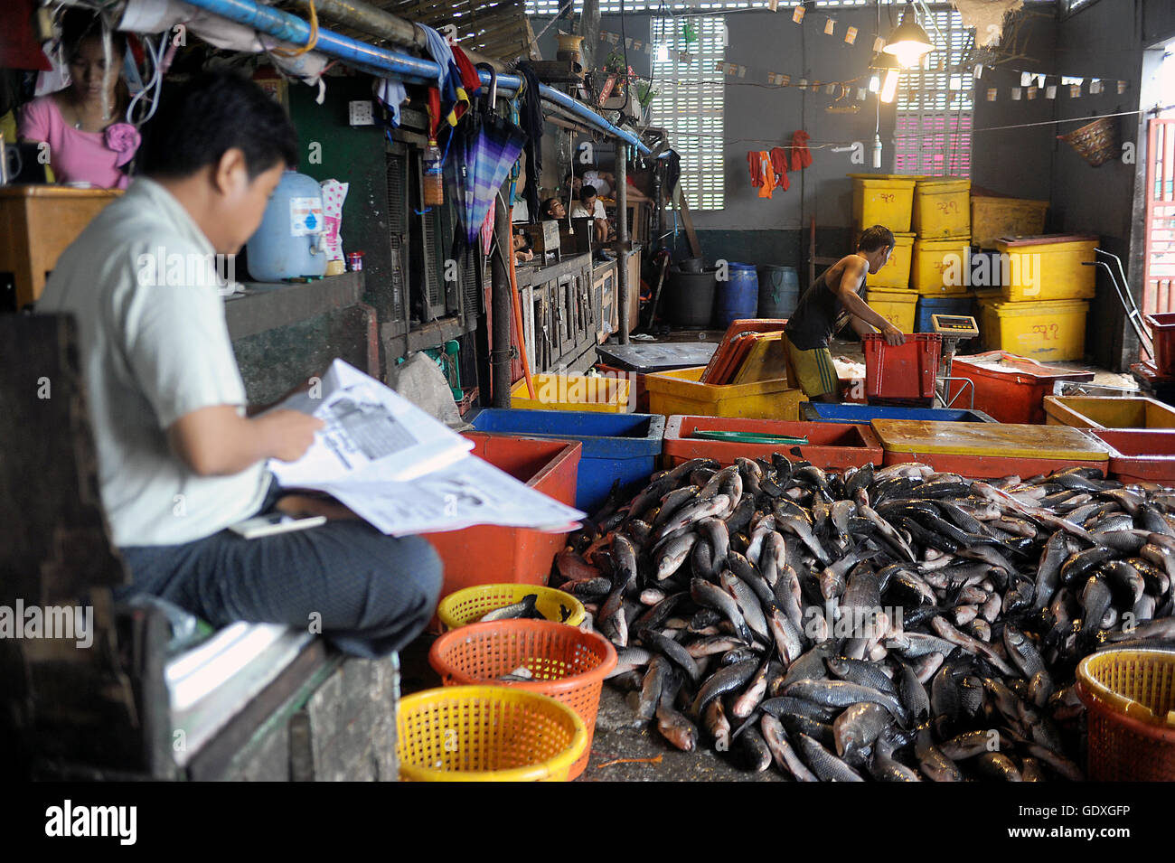 San Pya fish market in Yangon Stock Photo - Alamy