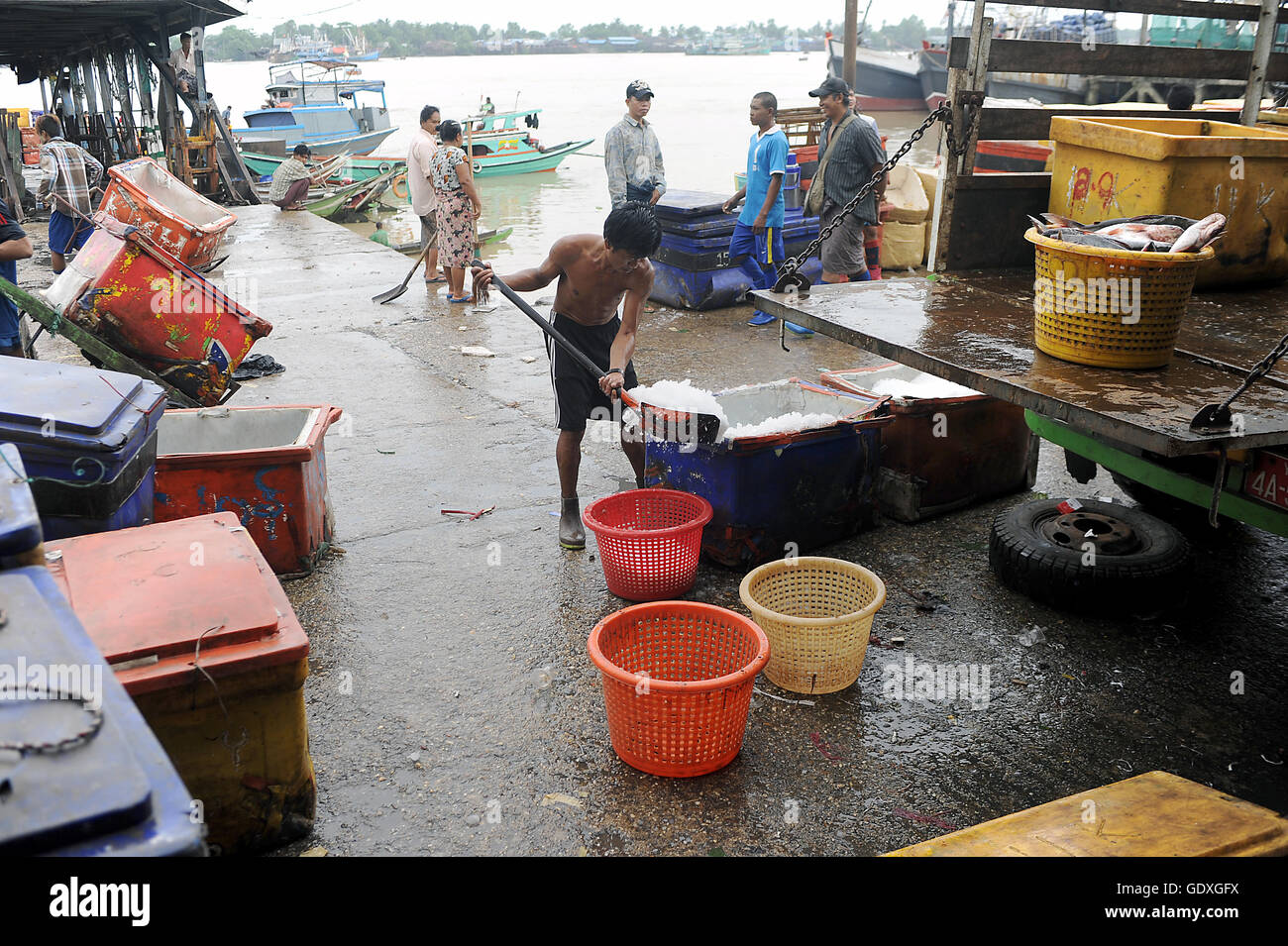 San Pya fish market in Yangon Stock Photo - Alamy