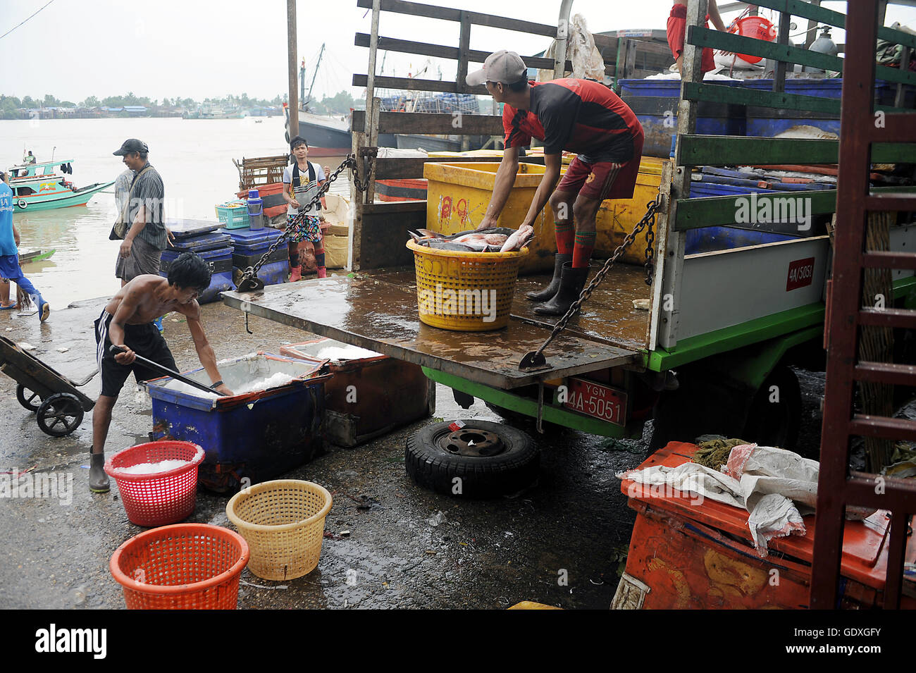 San Pya fish market in Yangon Stock Photo - Alamy