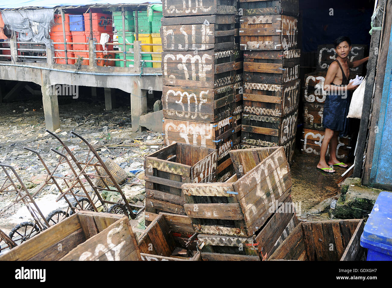 San Pya fish market in Yangon Stock Photo - Alamy