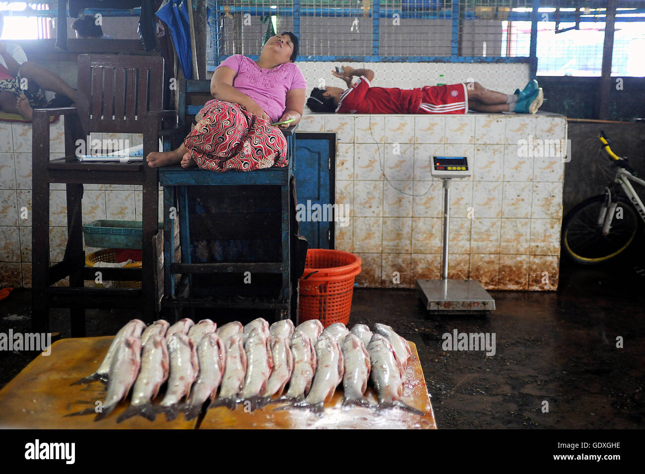 San Pya fish market in Yangon Stock Photo - Alamy