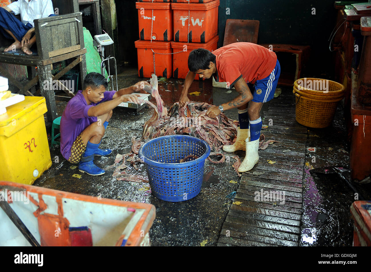 San Pya fish market in Yangon Stock Photo - Alamy