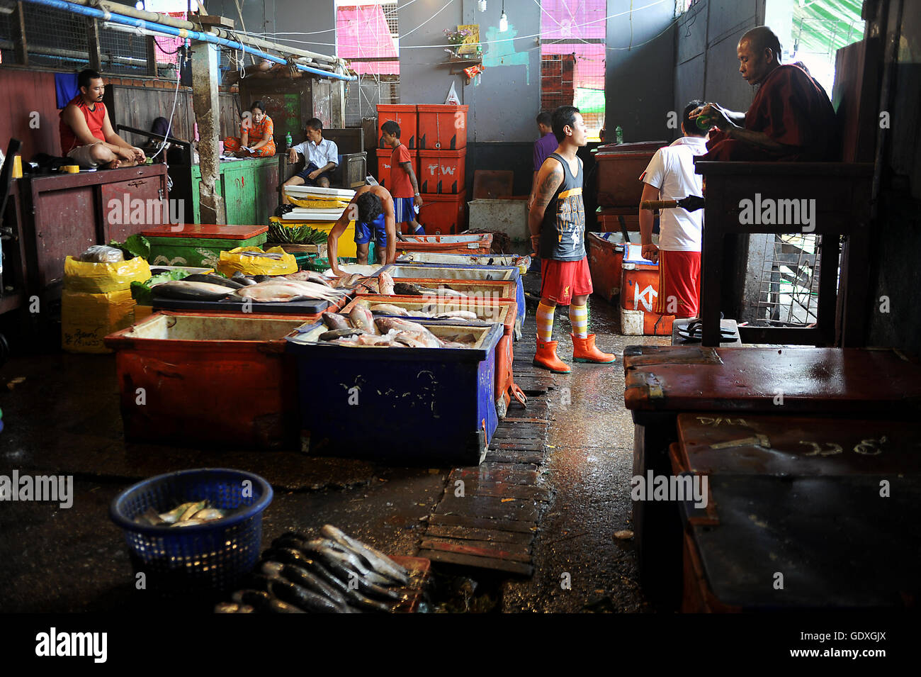 San Pya fish market in Yangon Stock Photo - Alamy
