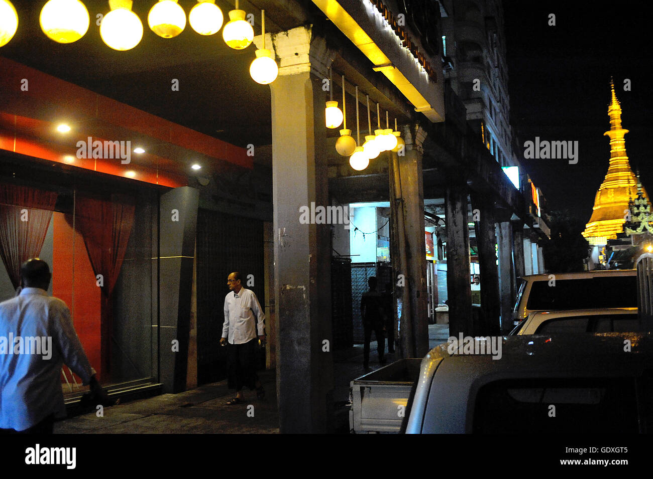 Yangon at night Stock Photo - Alamy