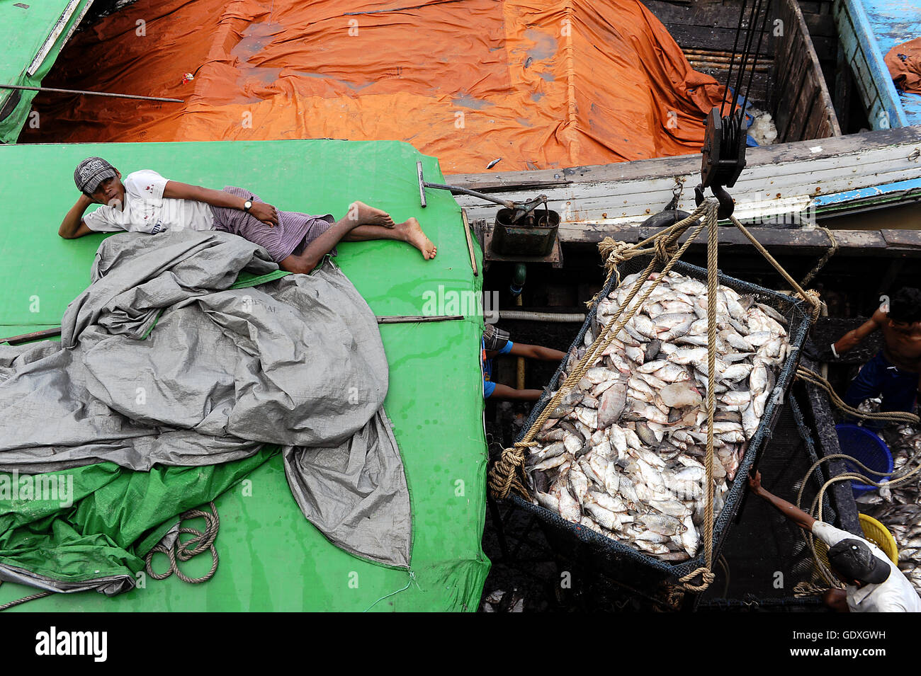 San Pya fish market in Yangon Stock Photo - Alamy